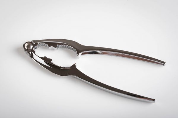 7 Best Crab Crackers [For Lip Smacking Seafood!] -Simple Green Moms